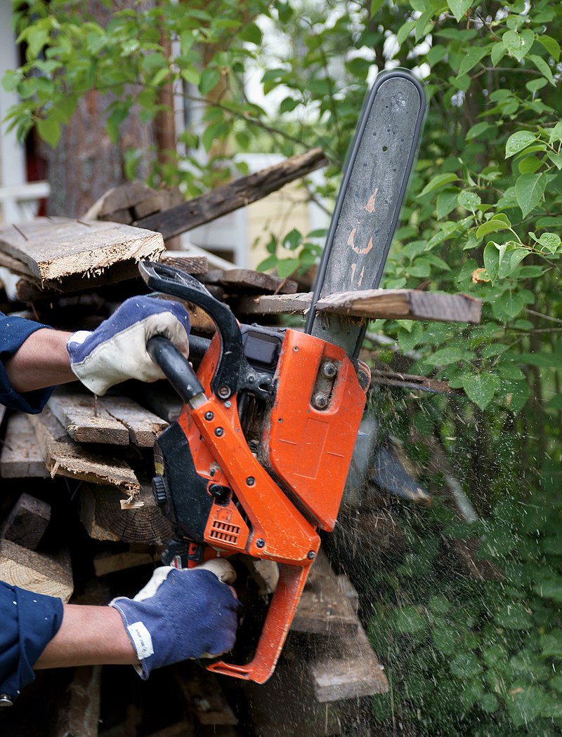 How To Start A Chainsaw | An Absolute Guide 2022 - Best For Consumer